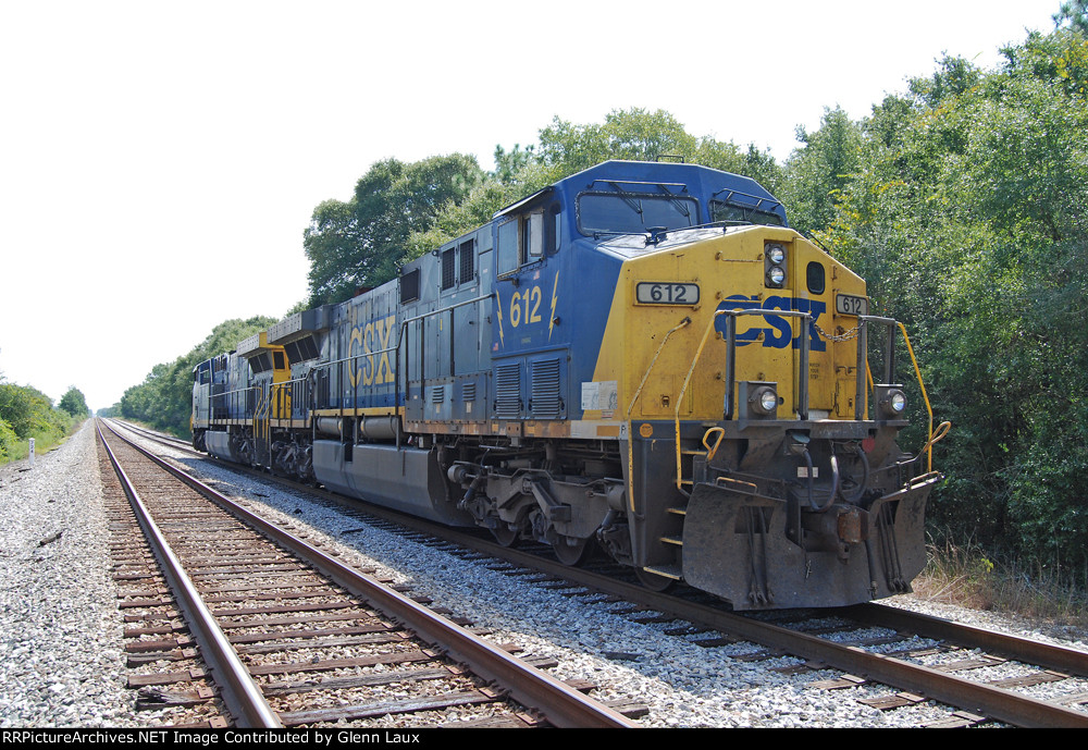 CSX 612 and 5001 sit on the Conrad Yelvington siding